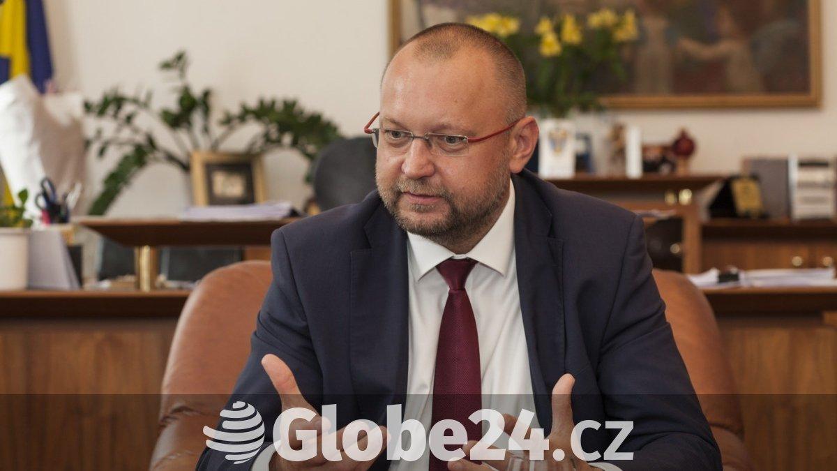 To je Babiš tak pitomý, že bez glóbusu za 15 tisíc nevěděl, kde je ...