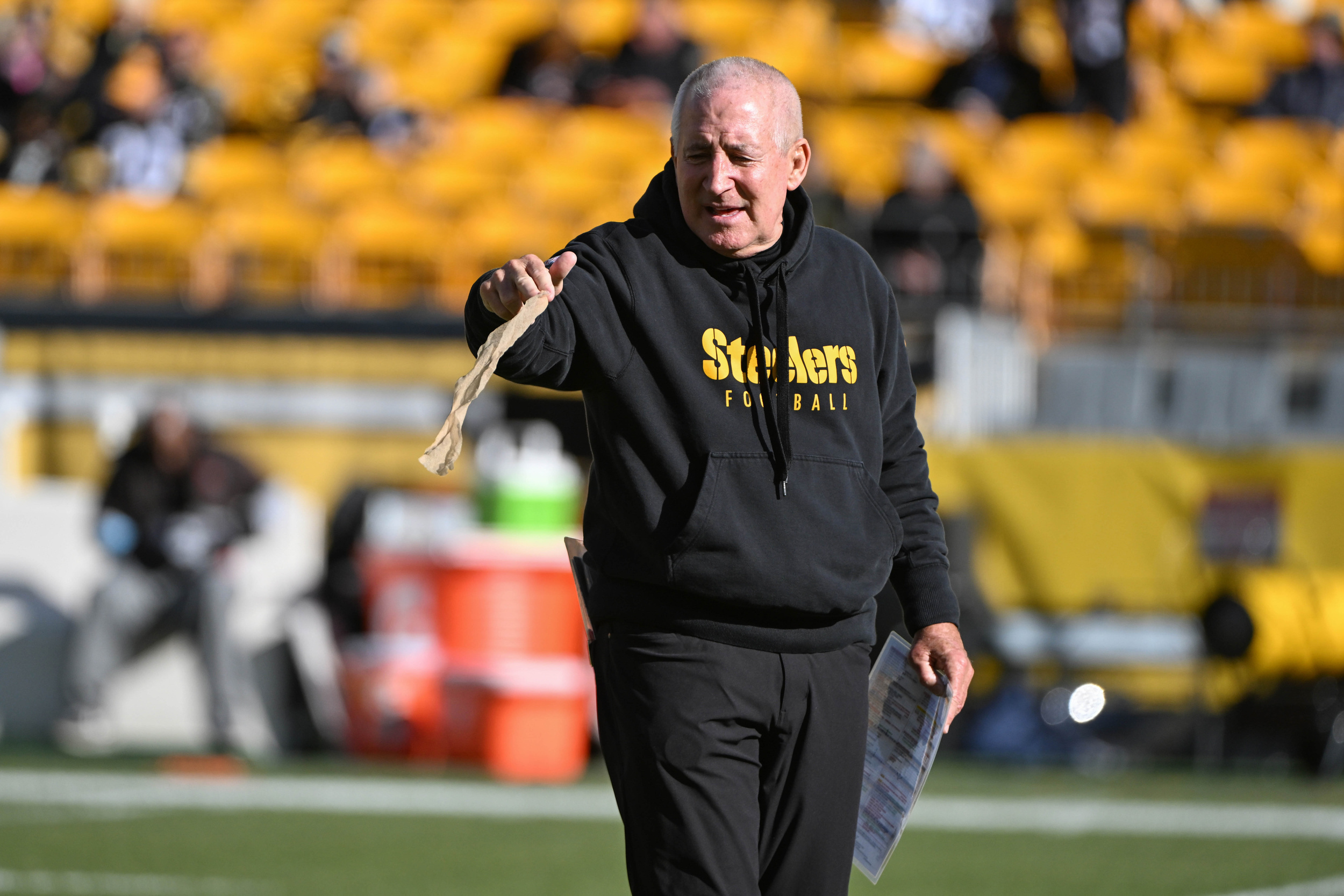 Gum-chomping Steelers coach Danny Smith leaves for Buccaneers