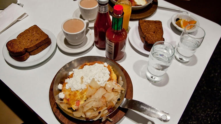 5 Chicago diners serving old-school comfort food you never see on menus ...