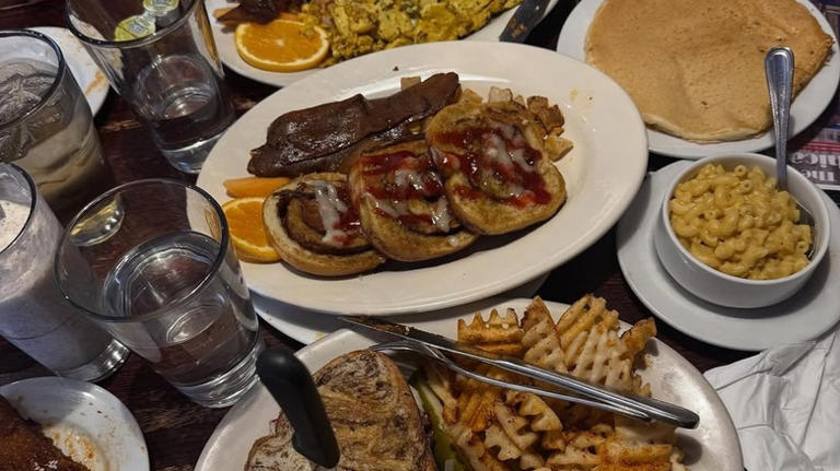 5 Chicago diners serving old-school comfort food you never see on menus ...