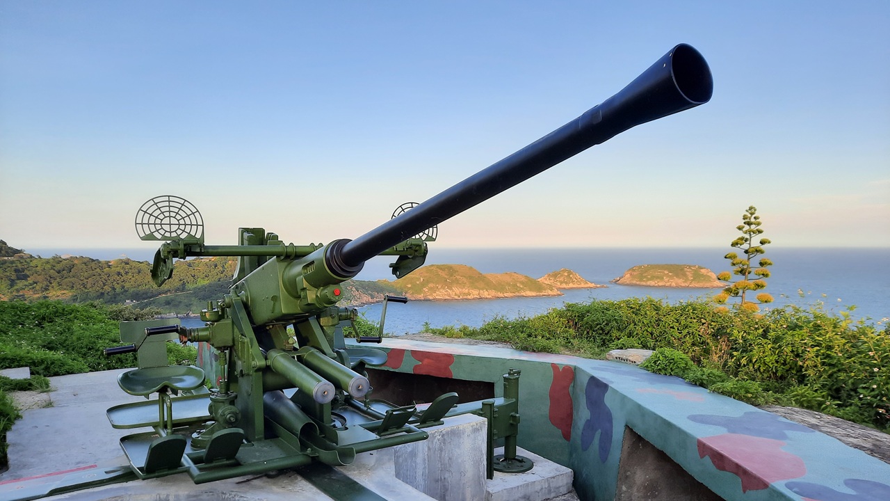 Taiwan and America are rebuilding their artillery arsenals—before China ...