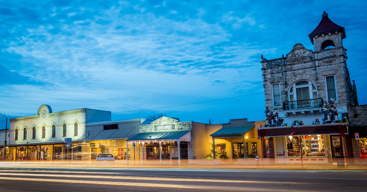 15 charming non-beach towns where retirees are moving now