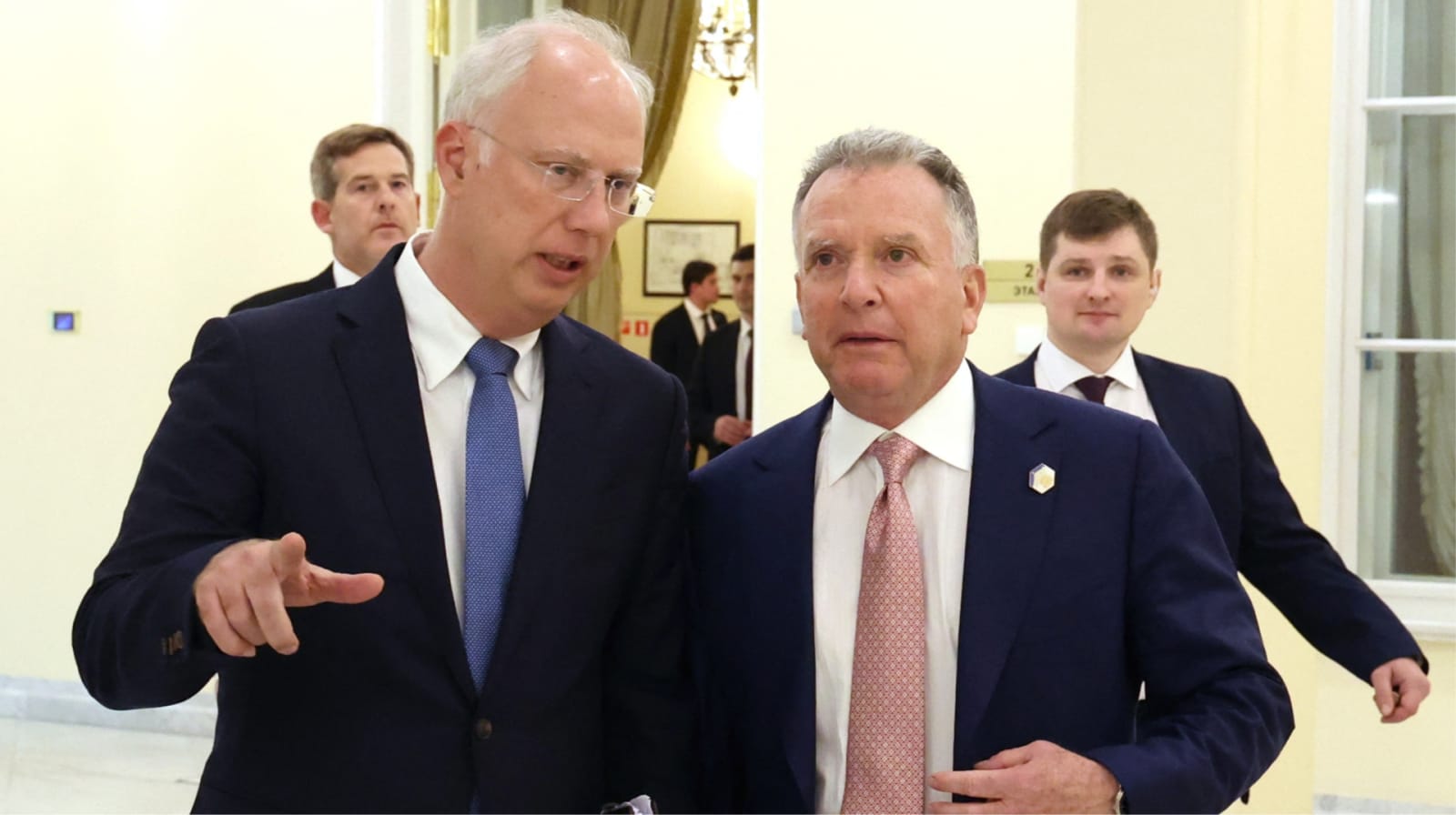 Trump's and Putin’s envoys meet in Davos