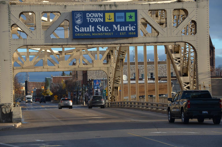 'It'll get figured out': Michigan border town missing Canadian ...