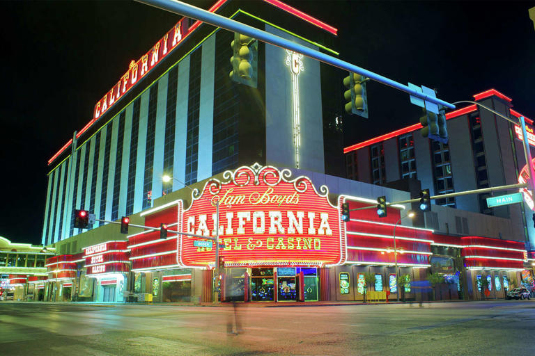 Famous Vegas restaurant closes after employee hand-washing violations