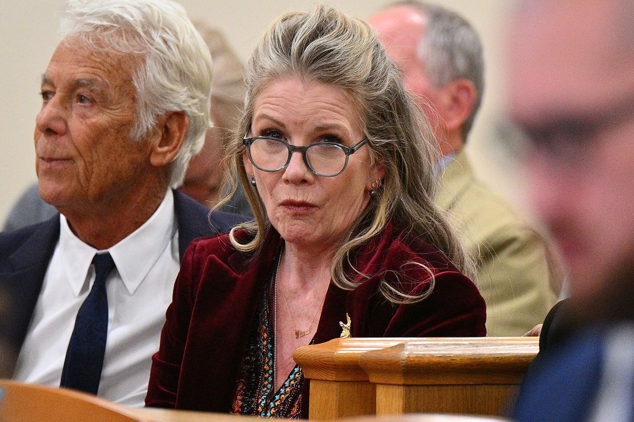 Melissa Gilbert Cries in Court as Husband Timothy Busfield Is Released ...