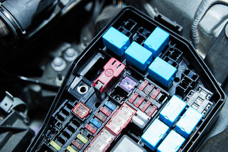 Have a hybrid with a dead battery? Here’s how to safely jump start your ...