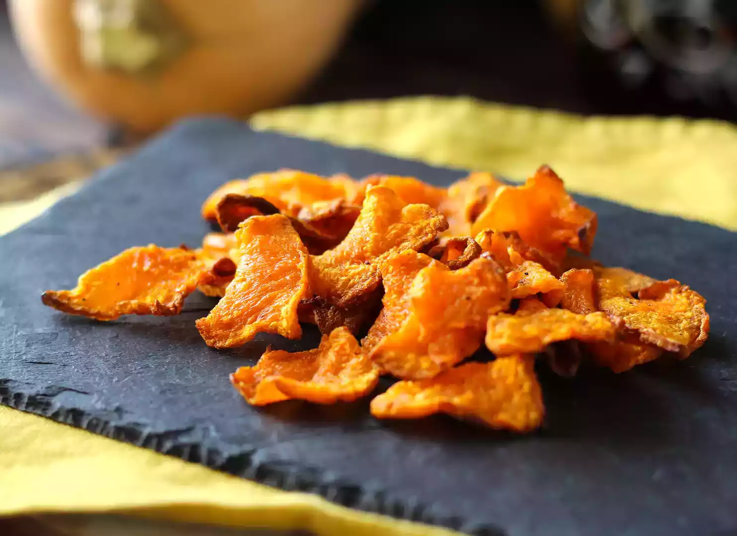 Pumpkin chips in airfryer: light and tasty