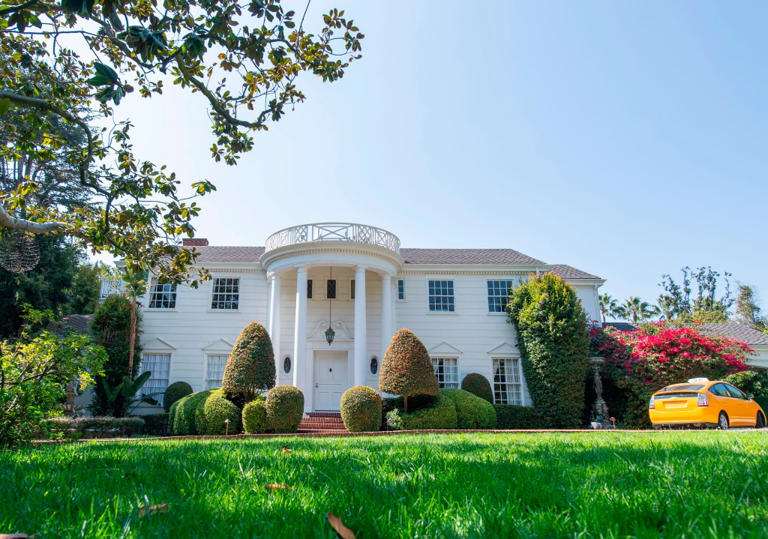 Rare photos show Will Smith filming iconic 'Fresh Prince of Bel Air ...