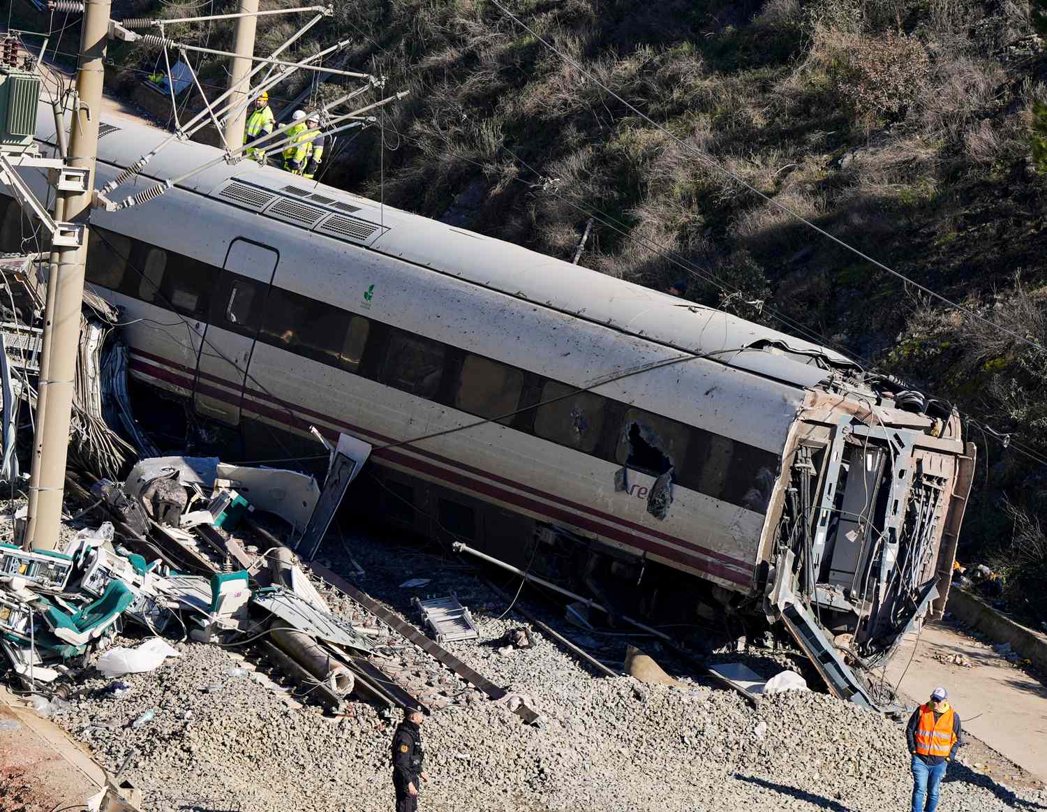 6-year-old’s whole family died in Spanish train derailment, but she ...