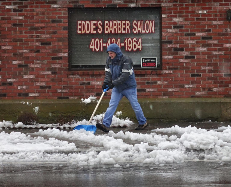 RI sidewalk snow removal: Penalties, safety and how to file a complaint