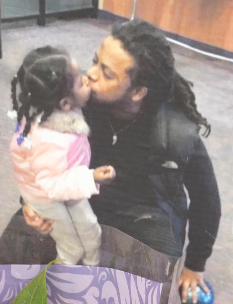 Gas station guard convicted of killing man over shoplifted snacks