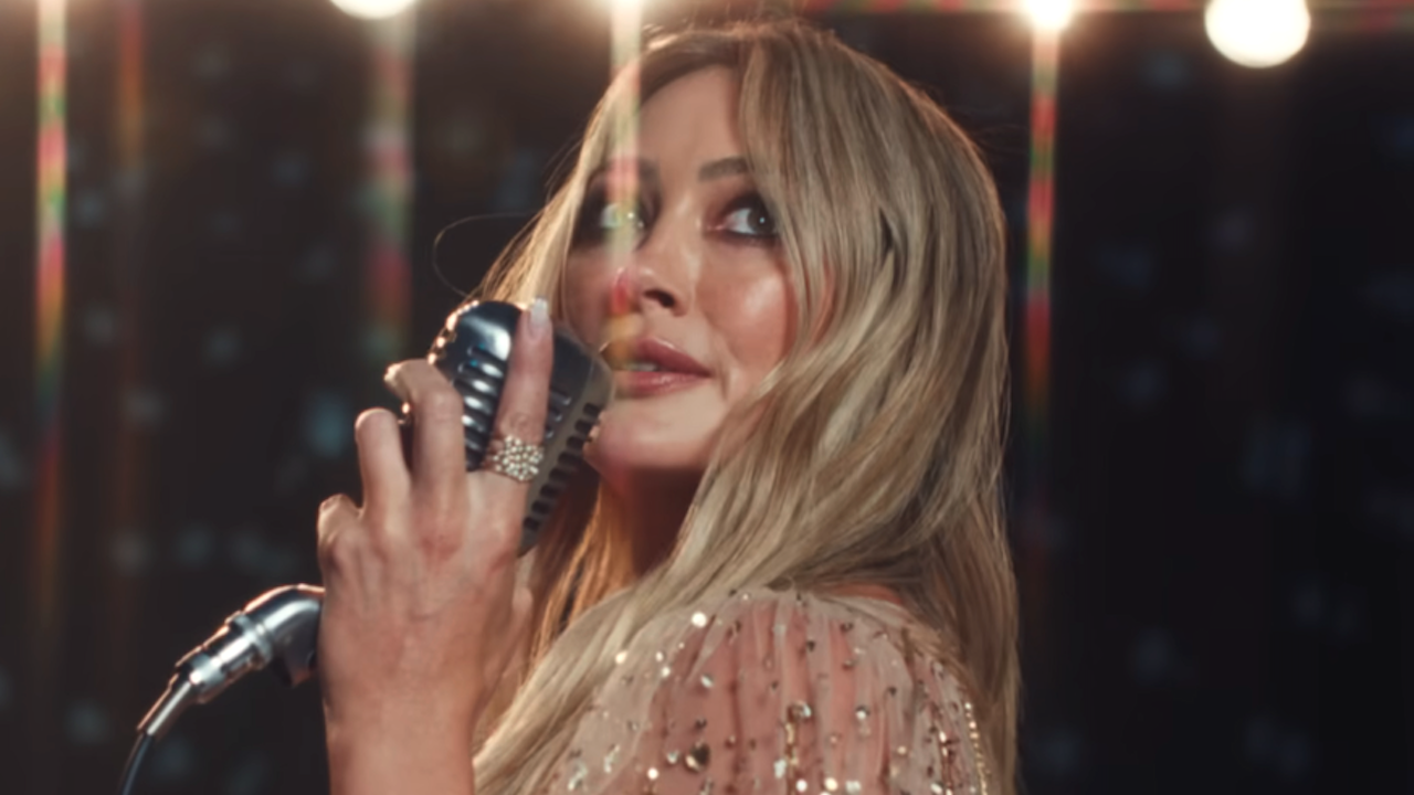 Hilary Duff performed her first concert in nearly 20 years, and I can't ...
