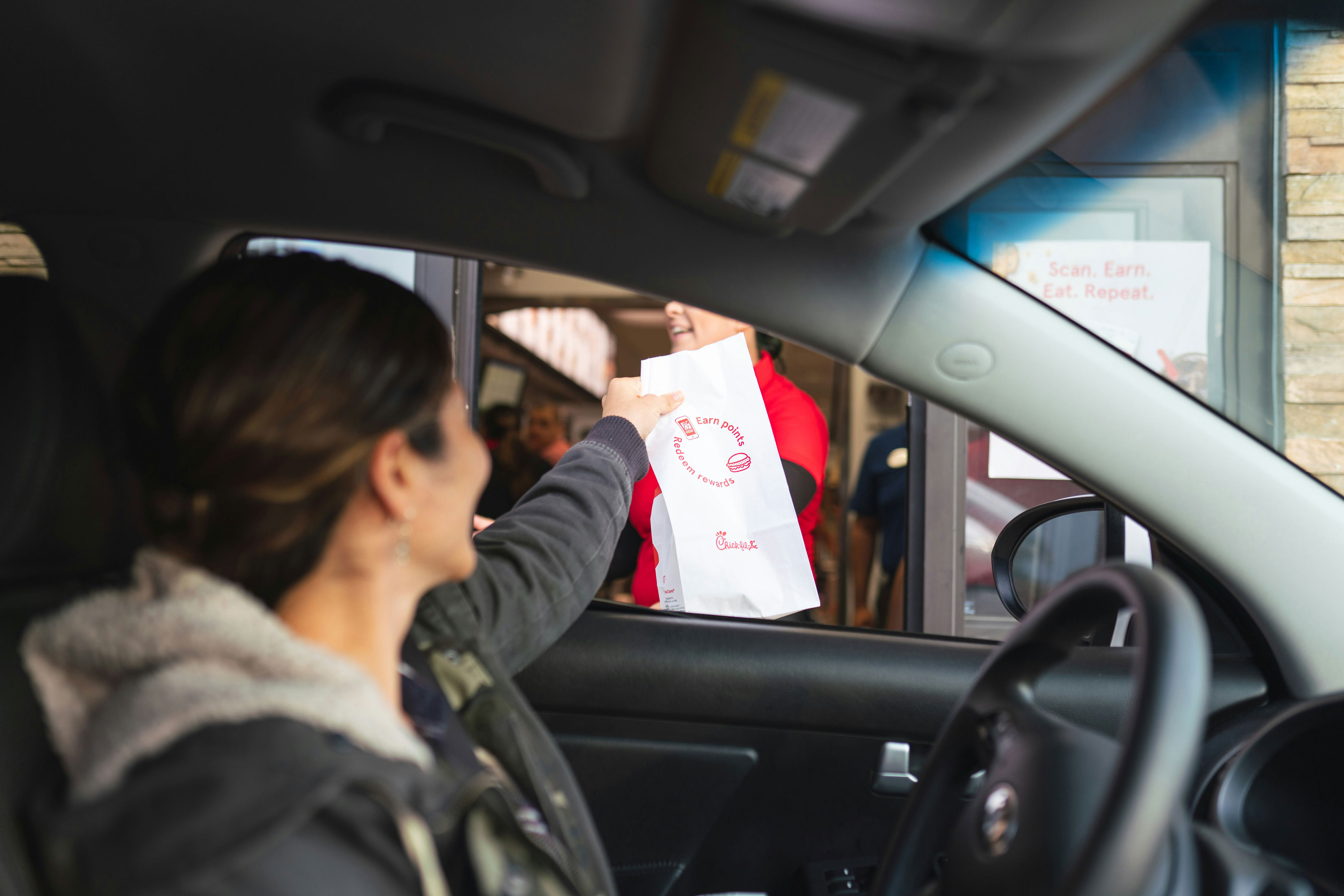 6 of the worst times to go to the drive-thru