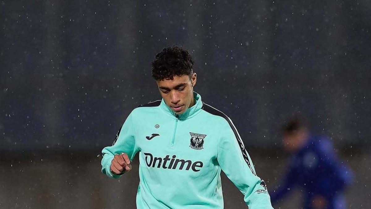 El Betis firma a Sule, el hermano menor de Munir