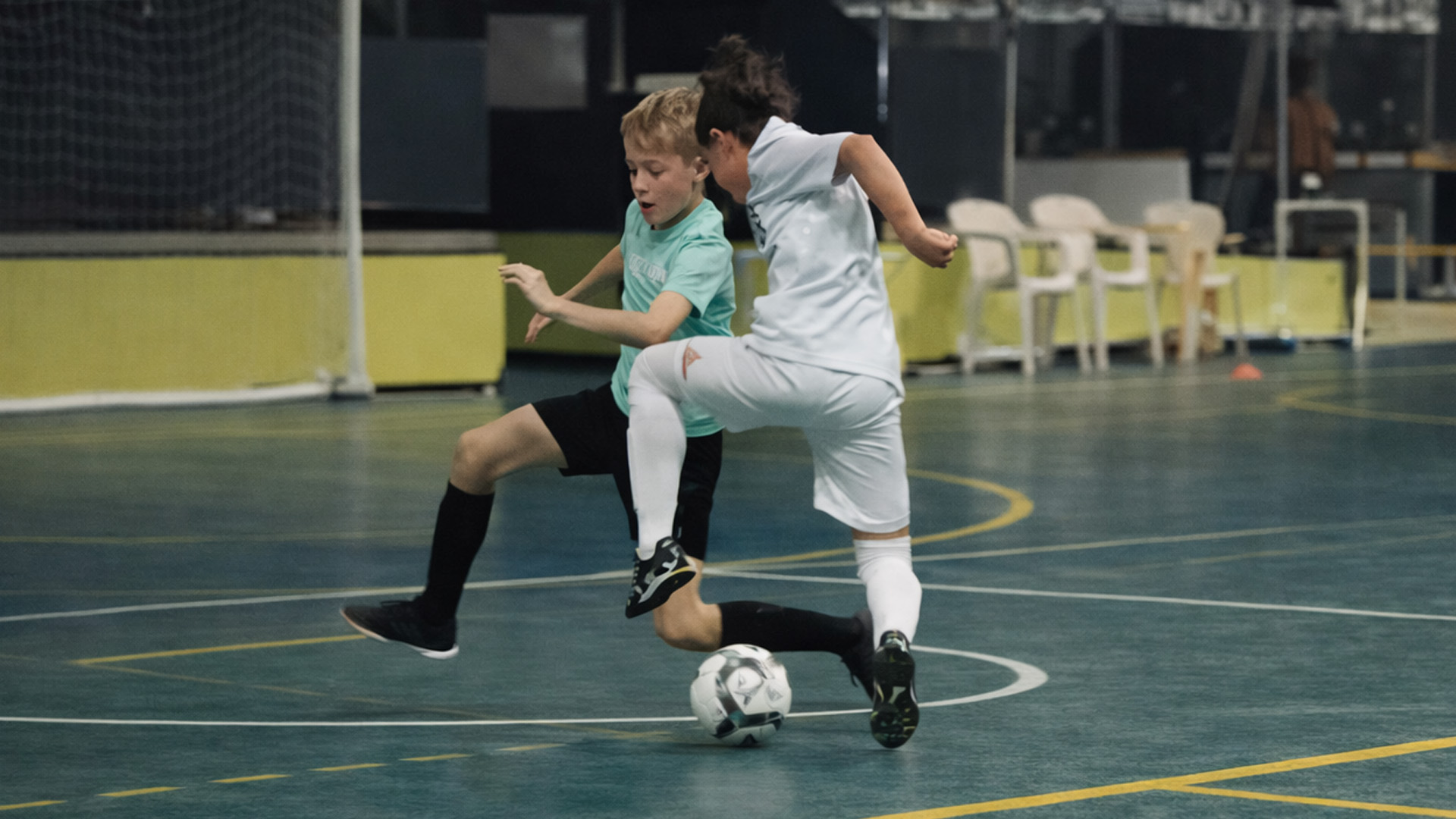 This kid plays with pro level confidence