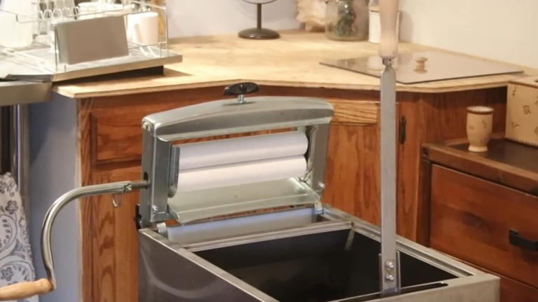 14 old-school cleaning tools almost no one uses anymore