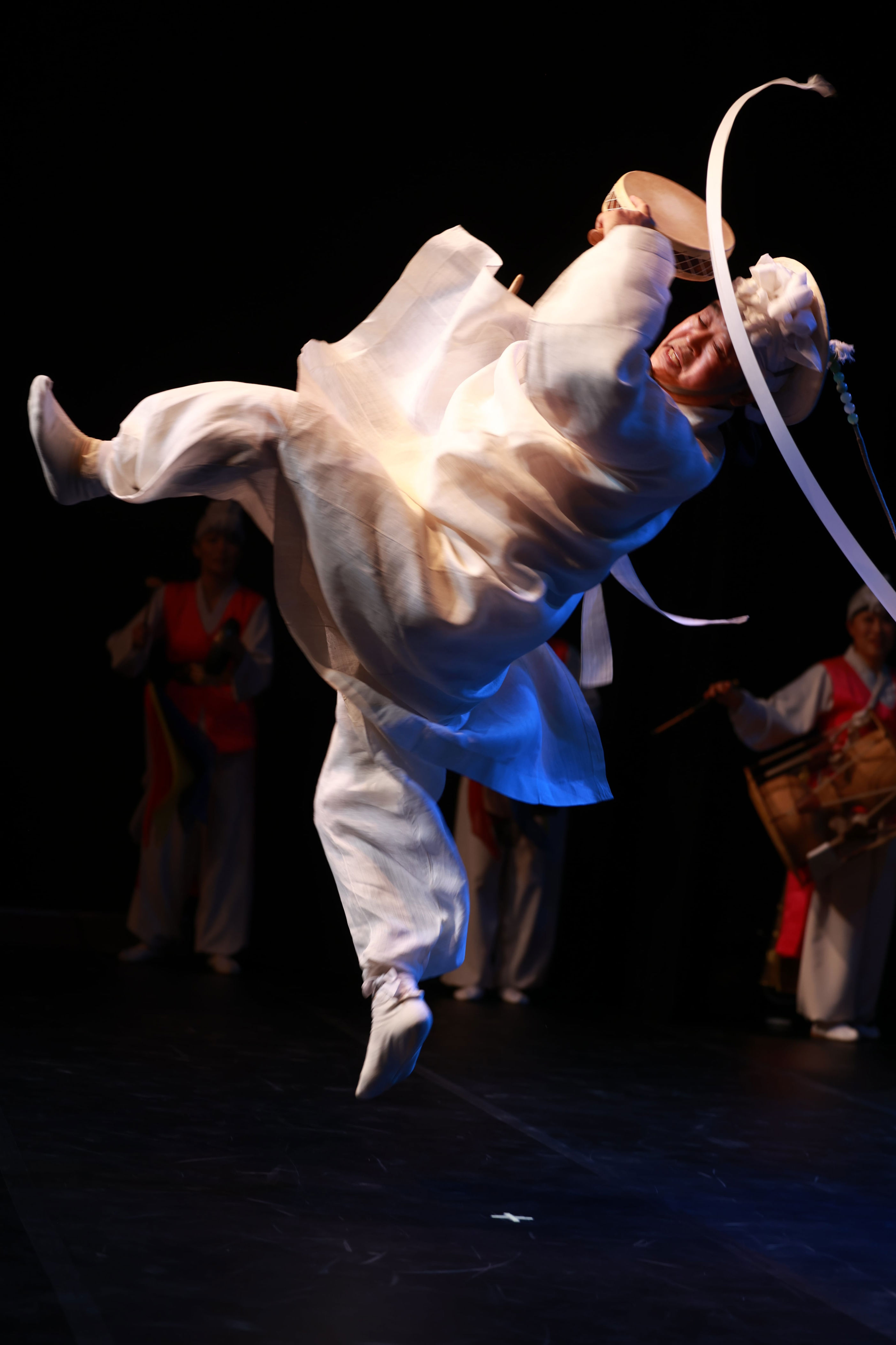 Kim Un-tae's chaesang-sogo-chum returns to Seoul stage