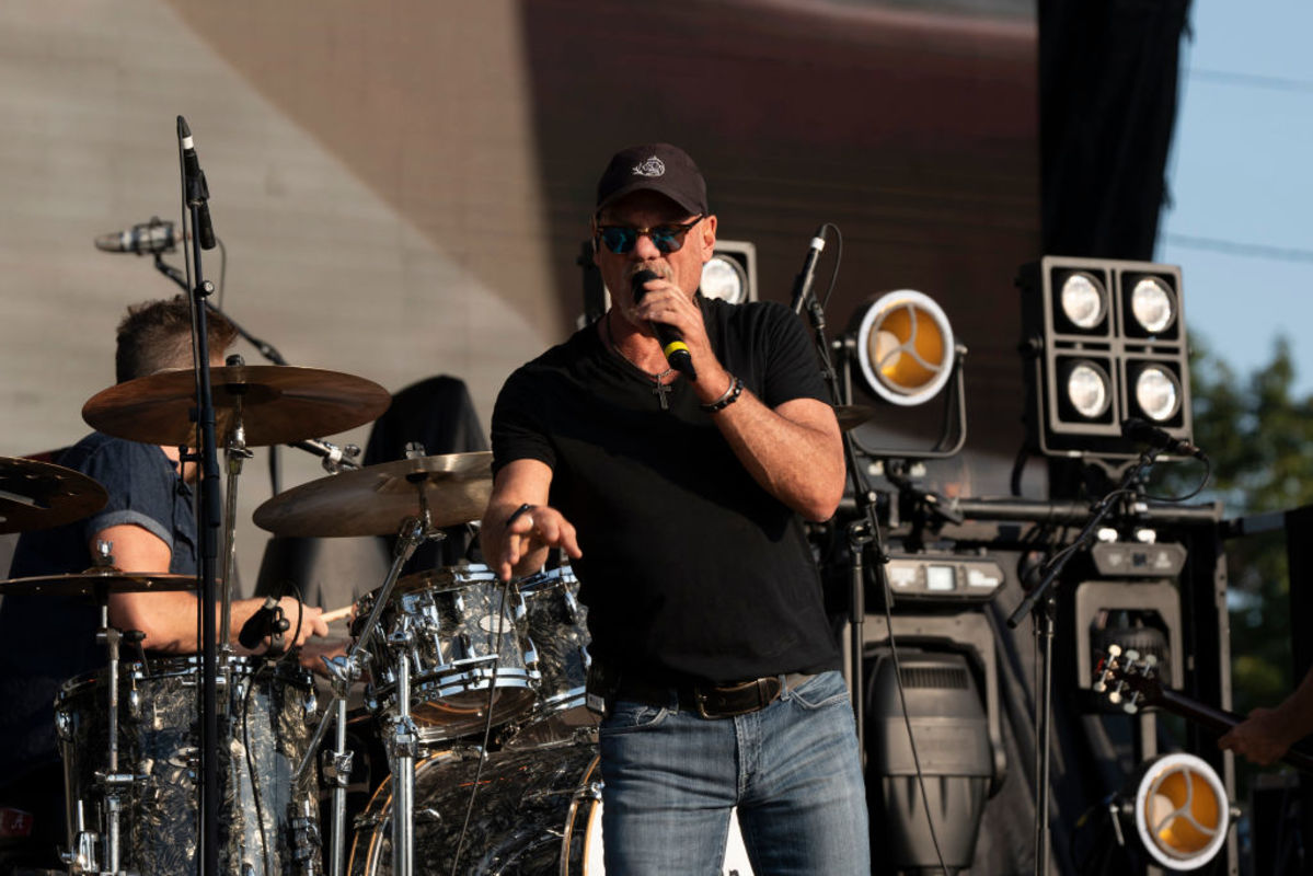 Near-fatal heart attack prompts country music star to make a meaningful ...