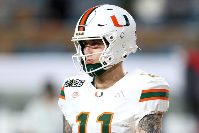 Carson Beck's sister dazzles after showing up at CFP national ...