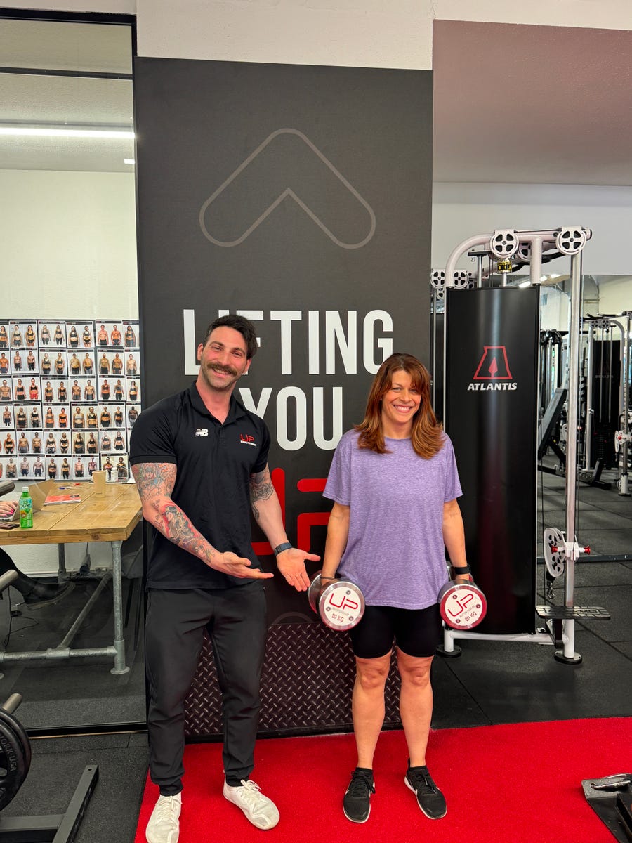 I had never set foot in a gym—now I’m chasing my first pull-up at 50 ...