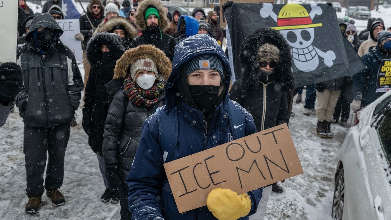 Anger rises in Minnesota over ICE crackdown