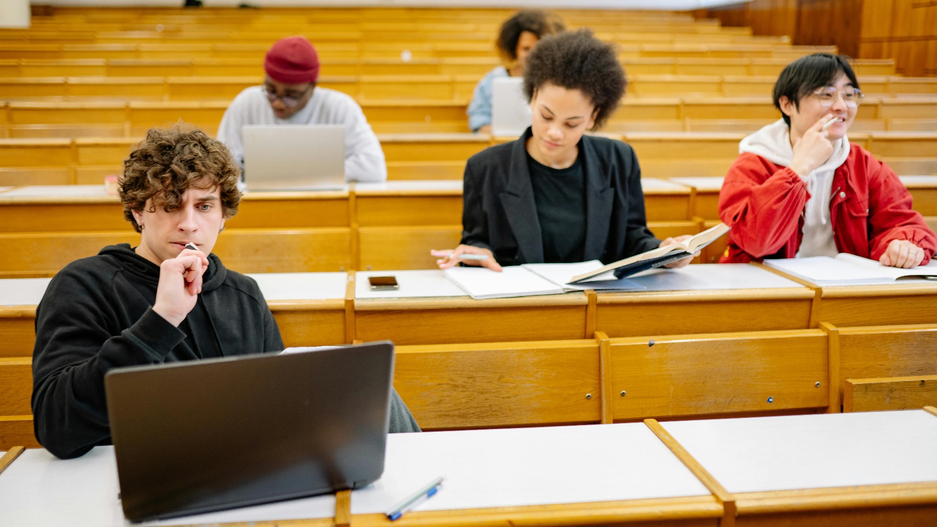 10 things freshman year of college teaches you & 10 you'll only ...