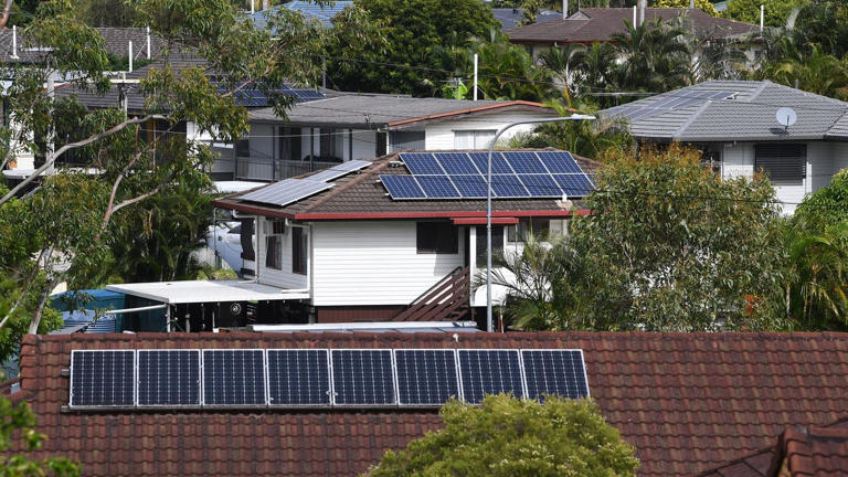 Stacking solar cells could deliver cheaper power