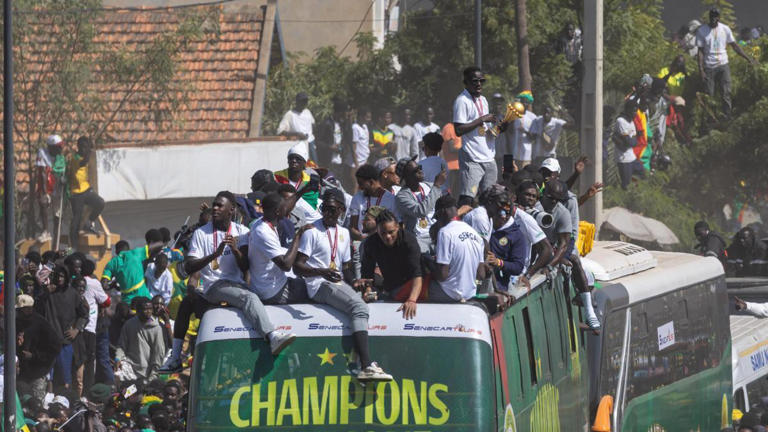 Multitudinario recibimiento de Senegal a sus héroes