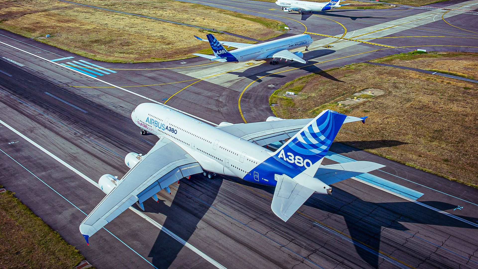 Here’s how much longer the Airbus A380’s wingspan is compared to the A350