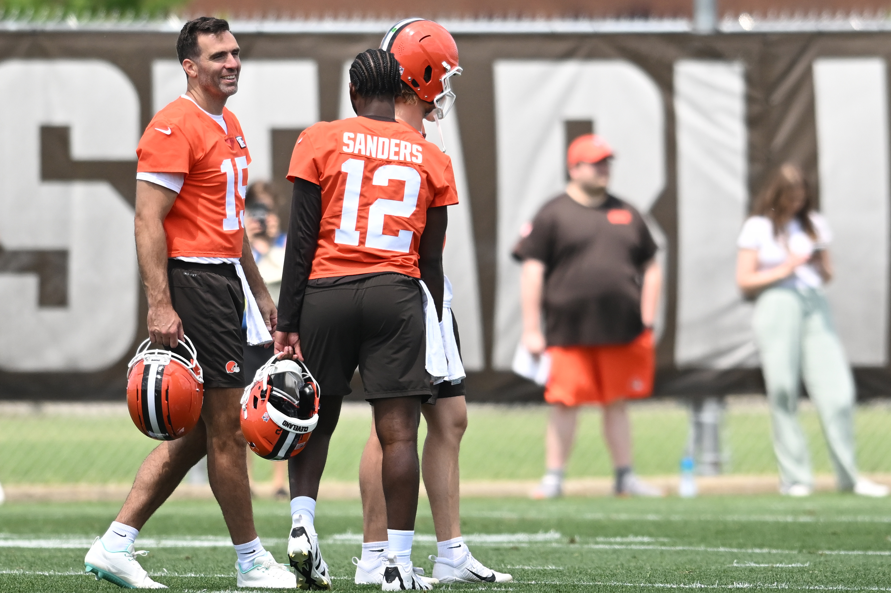 Browns 'bold prediction' is a new QB to go with Shedeur Sanders