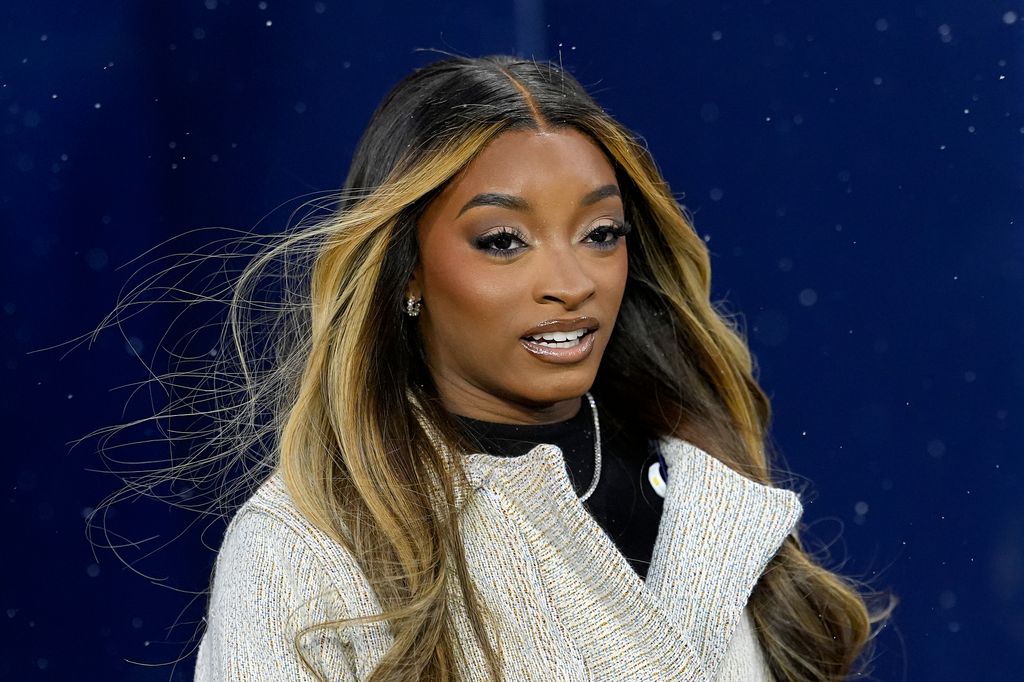 Simone Biles debuts must-see new hair at Jonathan Owens' close call ...
