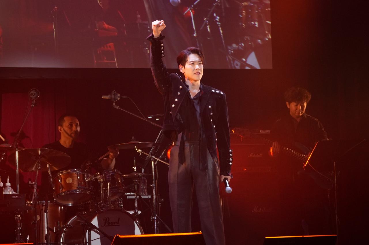 카이, 일본 앨범 콘서트… 기립 박수 여운