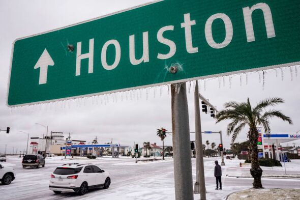 Texas winter weather warning as 21 counties prepare for pummeling of snow