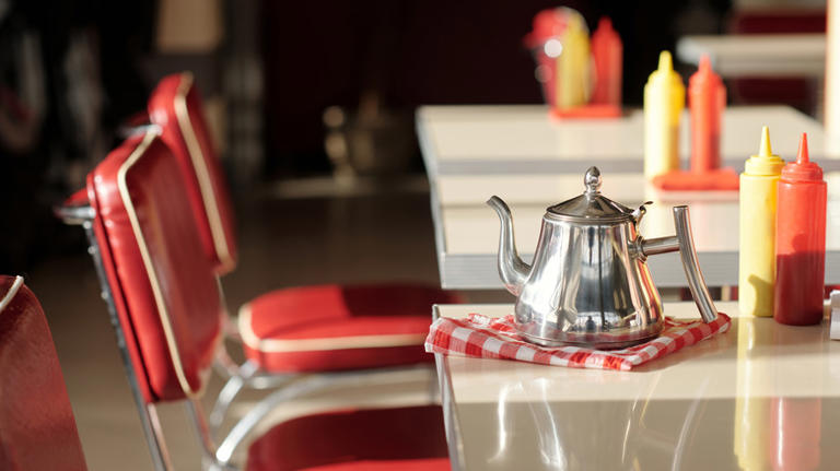 5 Chicago diners serving old-school comfort food you never see on menus ...