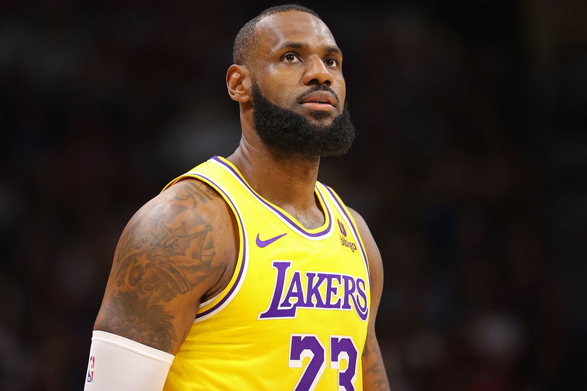 LeBron James snubbed from NBA All-Star starting roster for first time ...