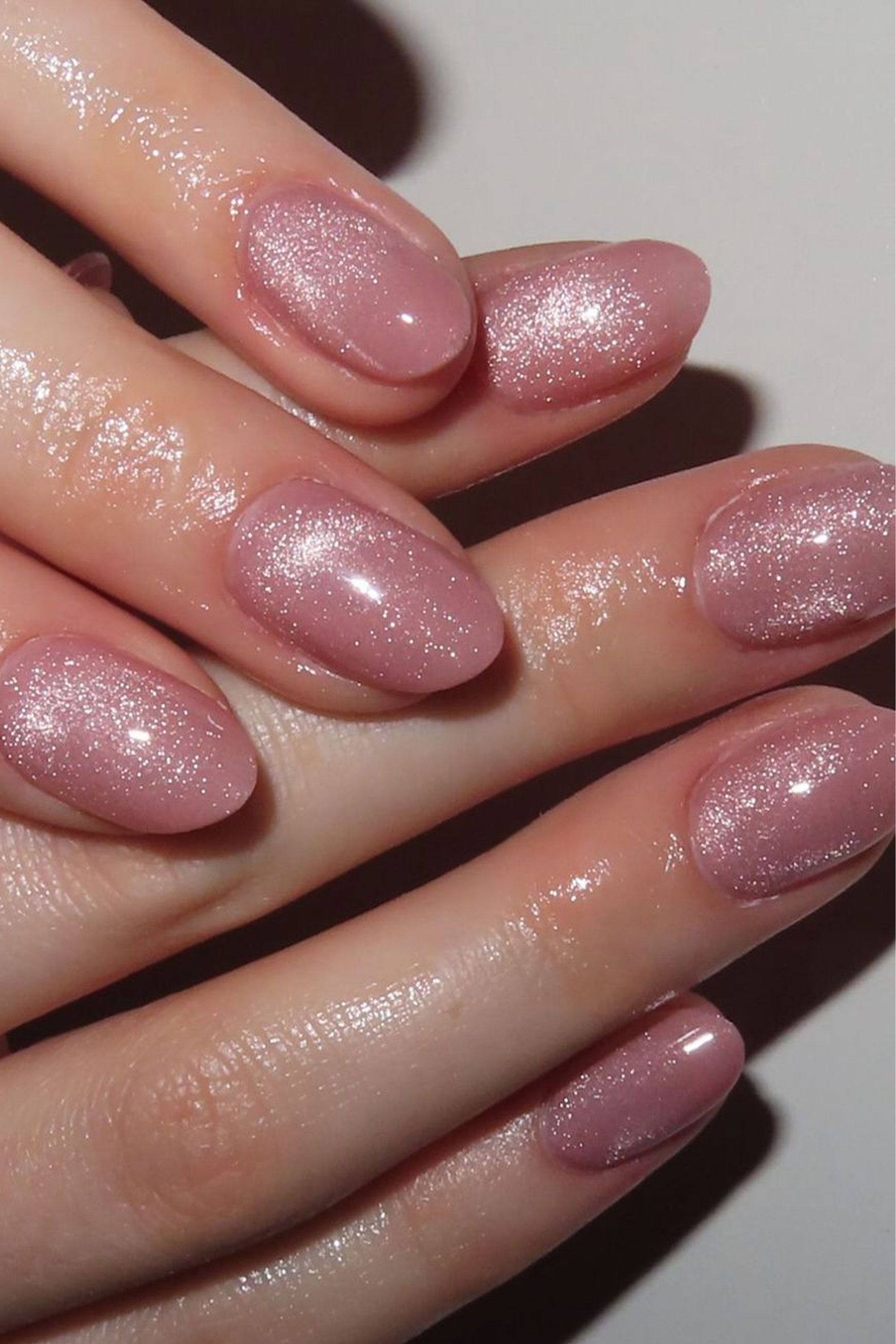 Sparkly princess: la manicura rosa con brillo que dominará la primavera ...