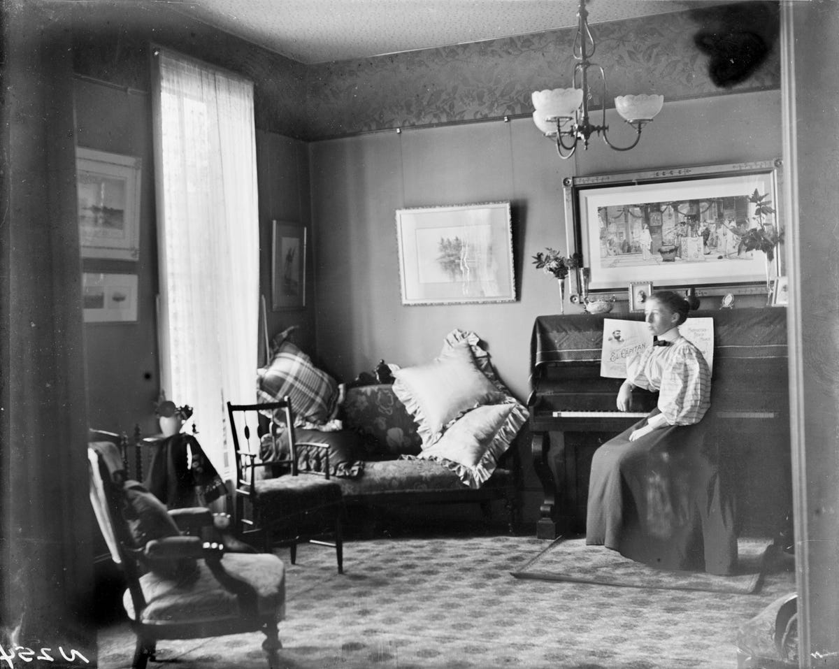 15 vintage living room photos to take you back in time