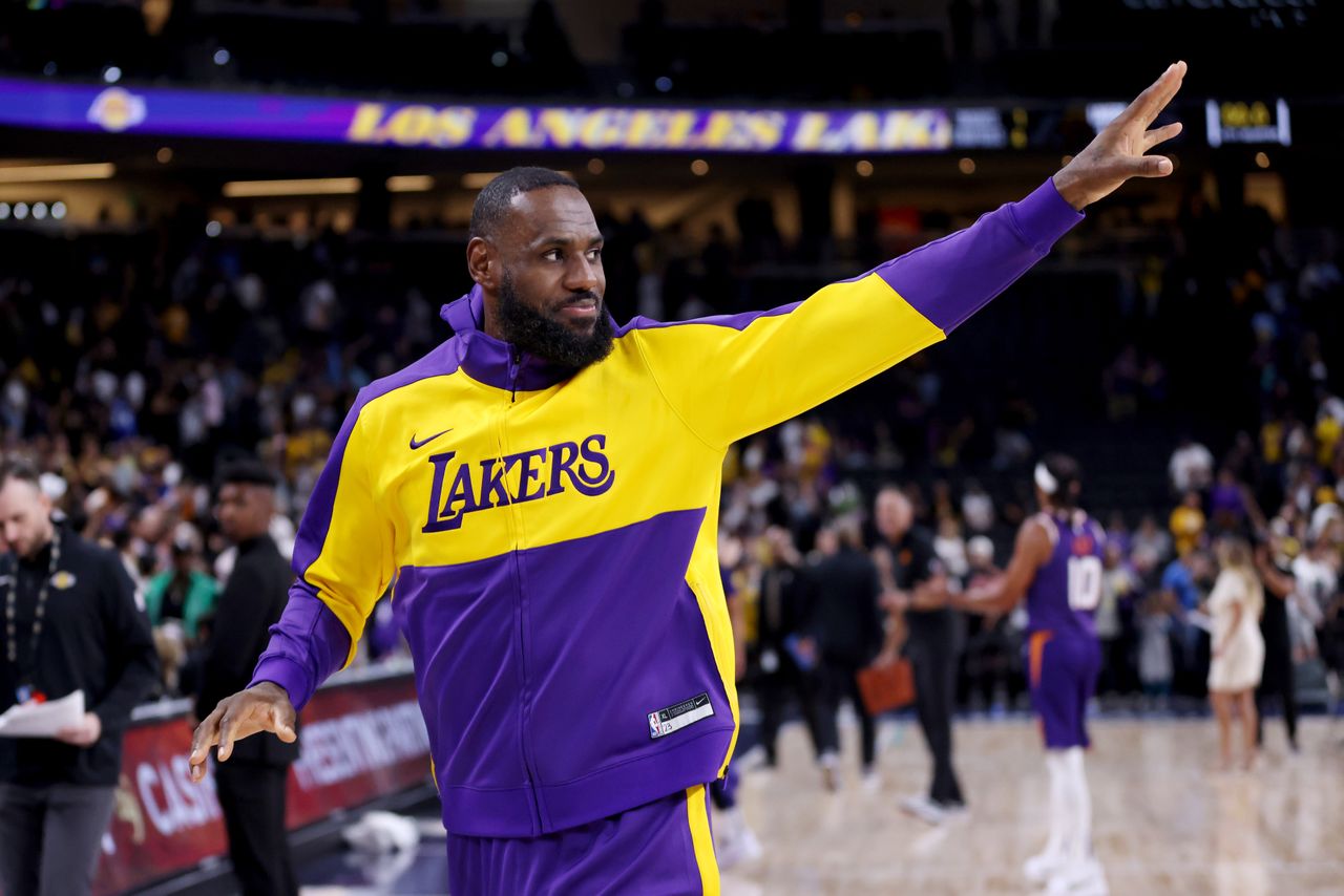 LeBron James snubbed from NBA All-Star starting roster for first time ...