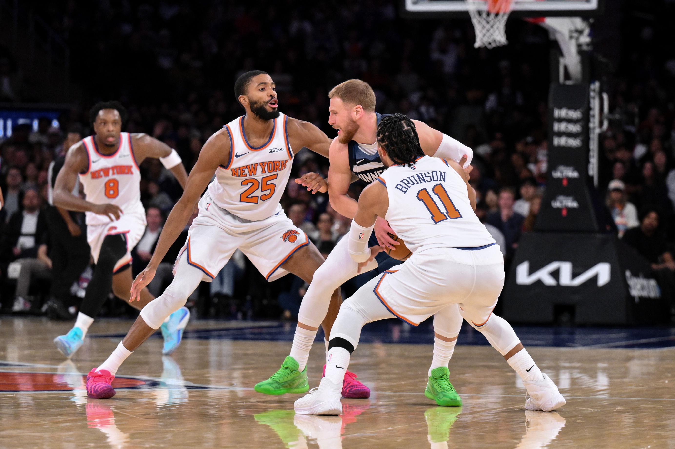 Donte DiVincenzo supporting former Knicks teammates for Game 3 of NBA ...