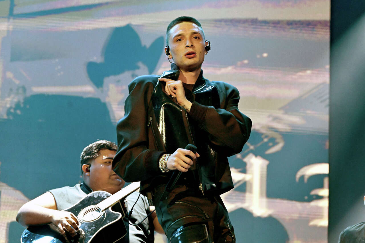 Peso Pluma brings his Dinastía tour to Austin's Moody Center. How to ...