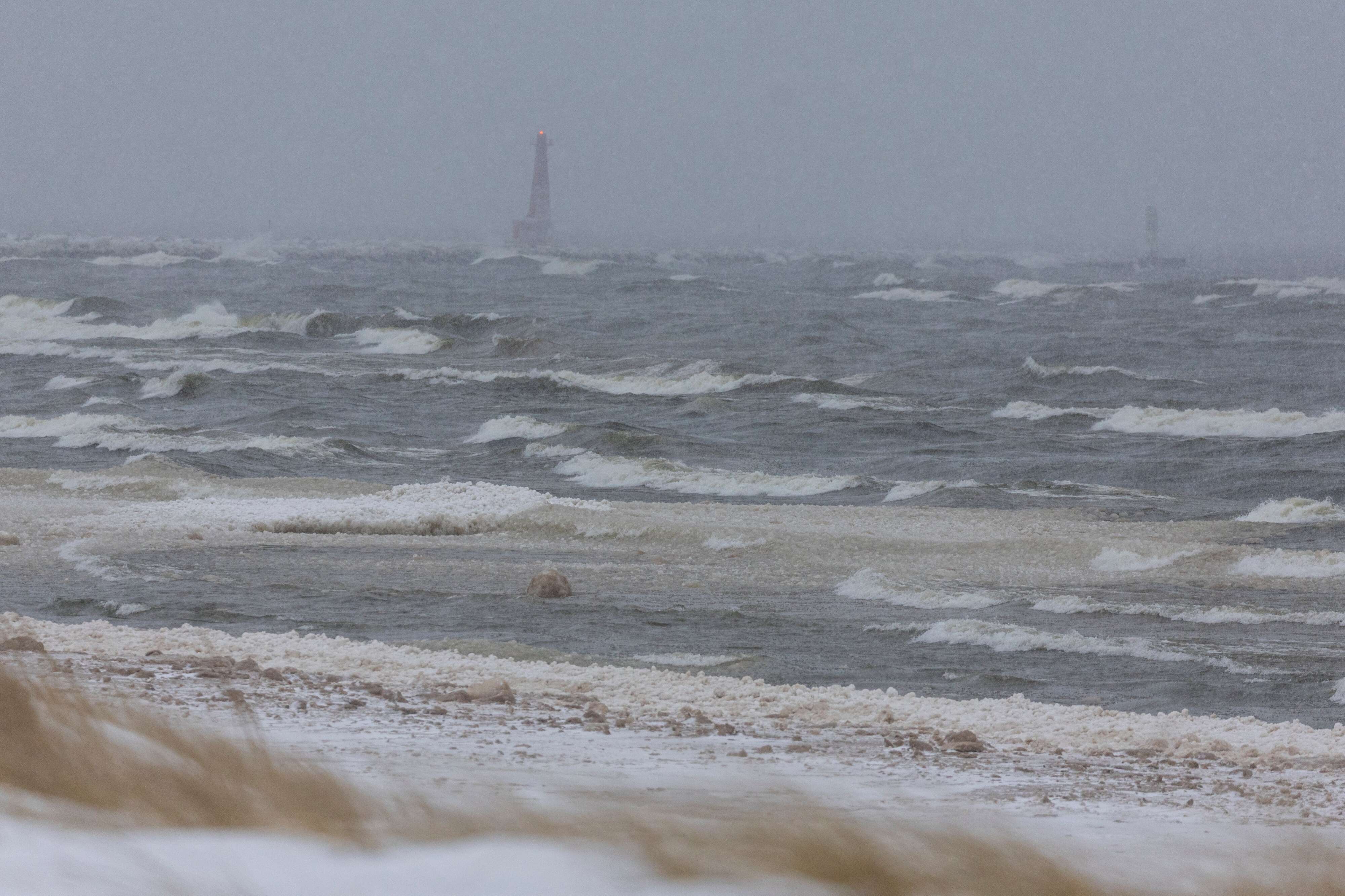 Alert system helped prevent bigger pileup on I-196, Ottawa County ...