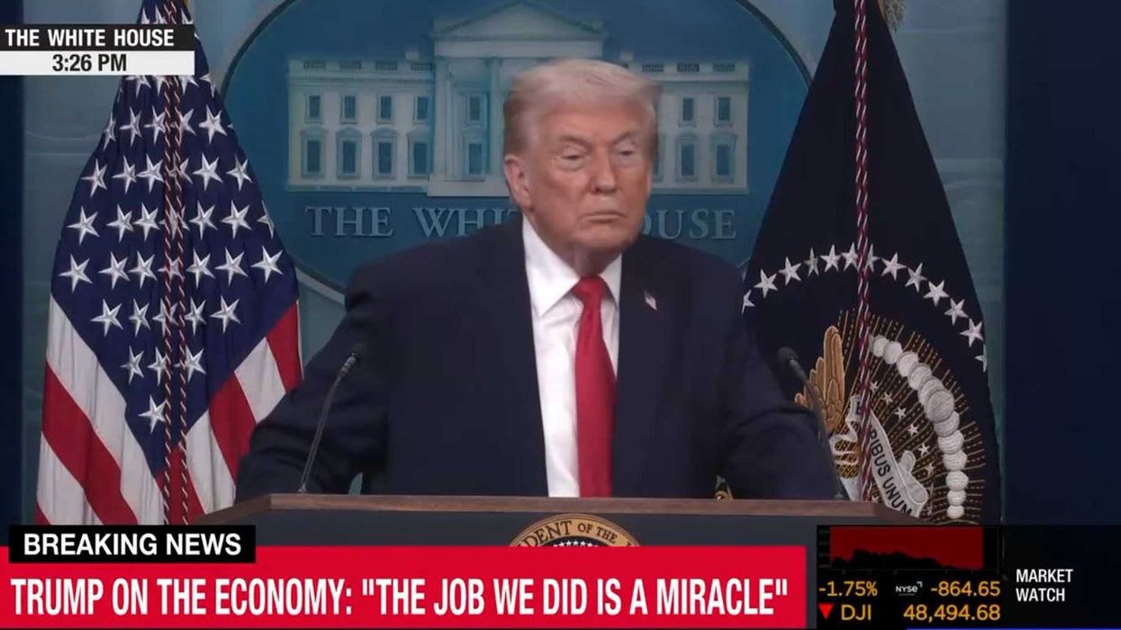 Tumbling stock market creates 'tough split screen' for White House ...