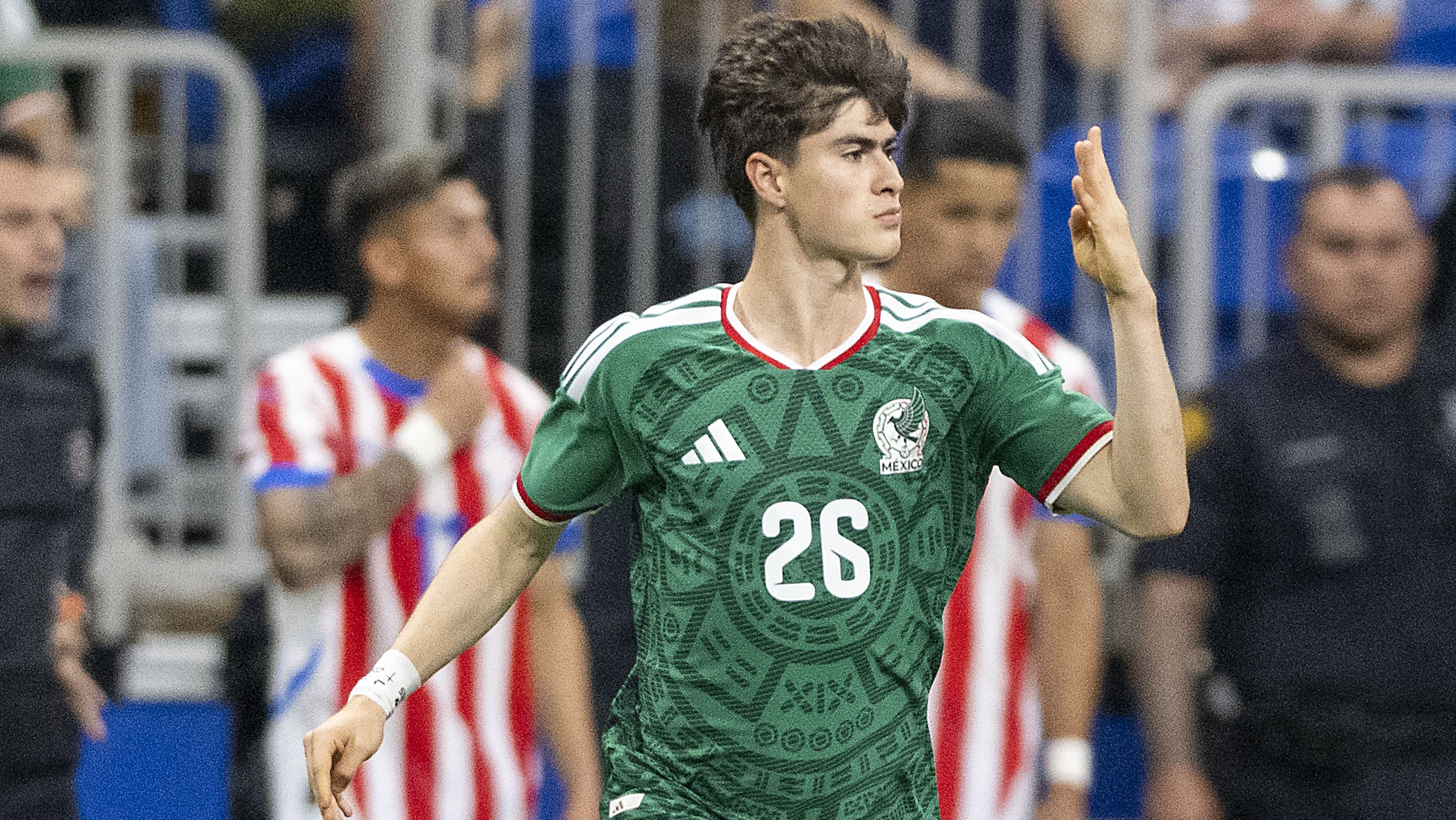 Armando González debe ser el reemplazo de Santiago Giménez, según Jared ...