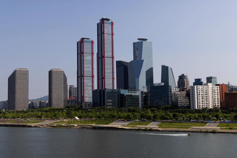Brookfield seeks $1.7 billion loan to refinance Seoul IFC deal