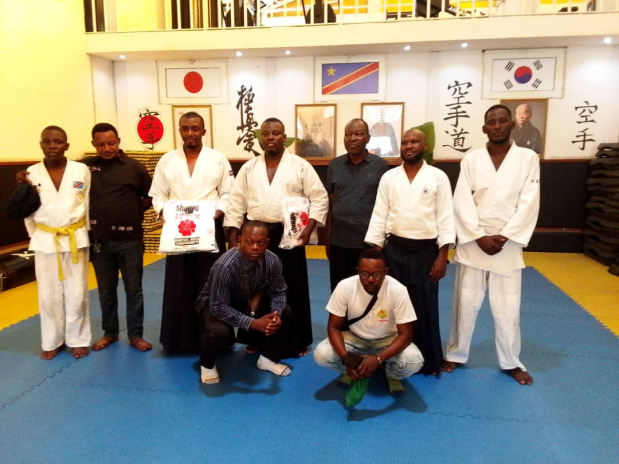 RDC-Aïkido : un instructeur en vacances à Kinshasa dispense ses ...