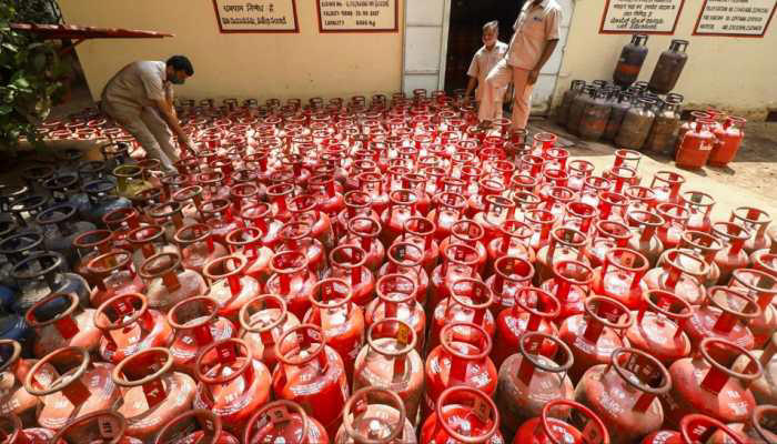 Delhi free LPG cylinder scheme 2026: How to apply, eligibility & DBT ...