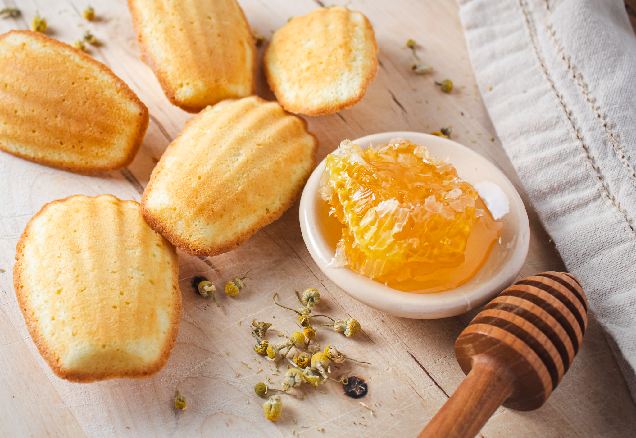 Chamomile madeleines with honey