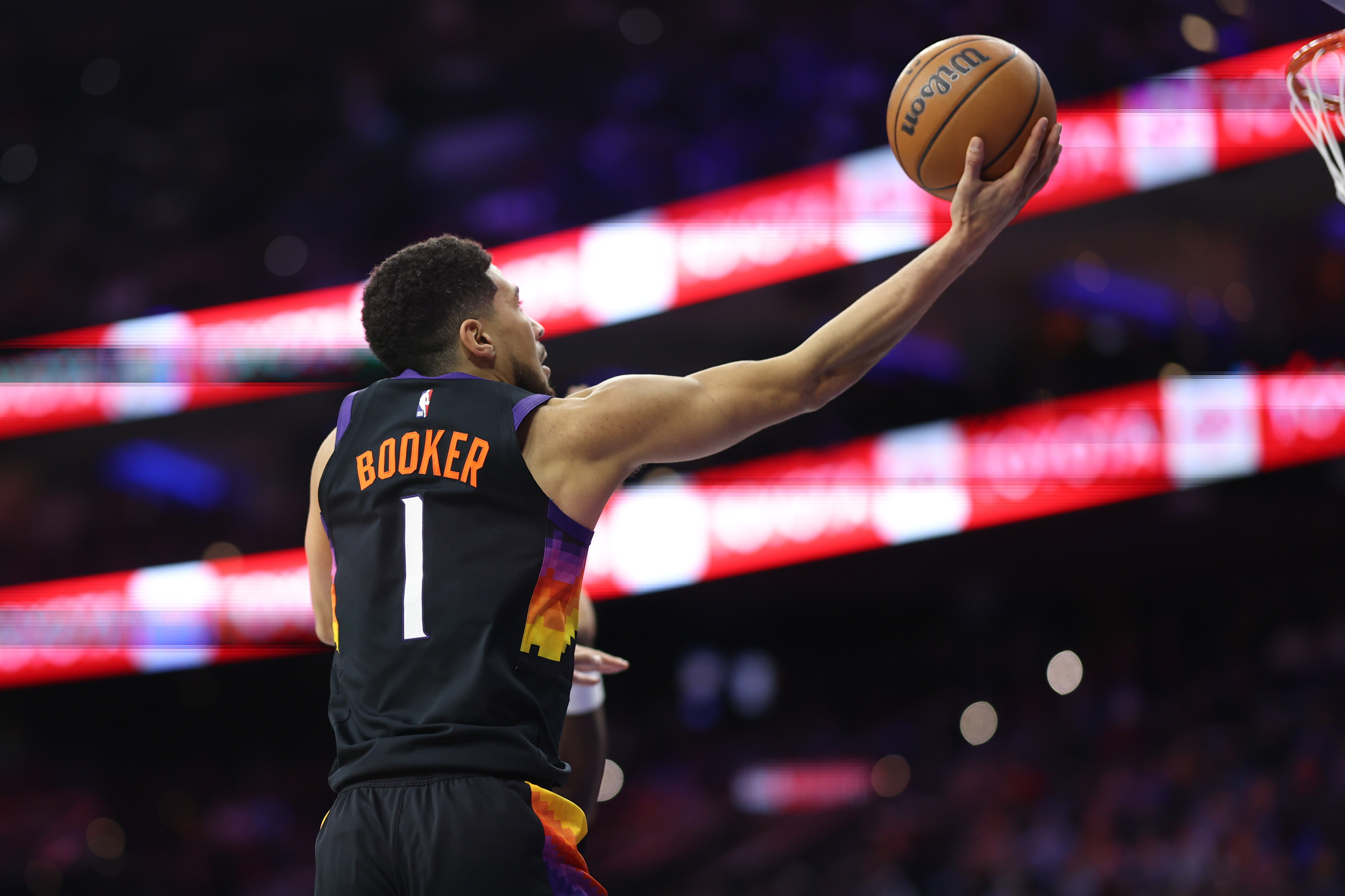 Devin Booker drops 27 points as Phoenix Suns’ depth unlocks his game