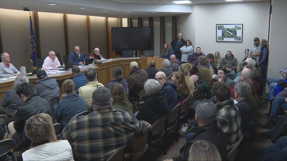 Data center rumors fuel massive turnout during Fulton County ...